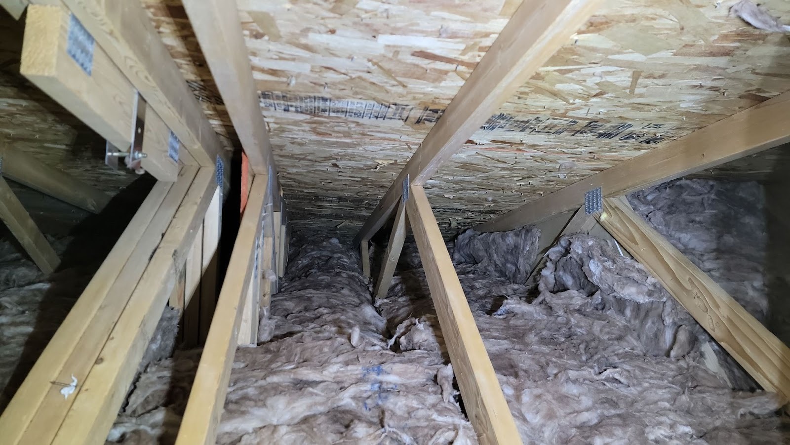 How Do Small Roof Leaks Cause Major Problems in Winter?